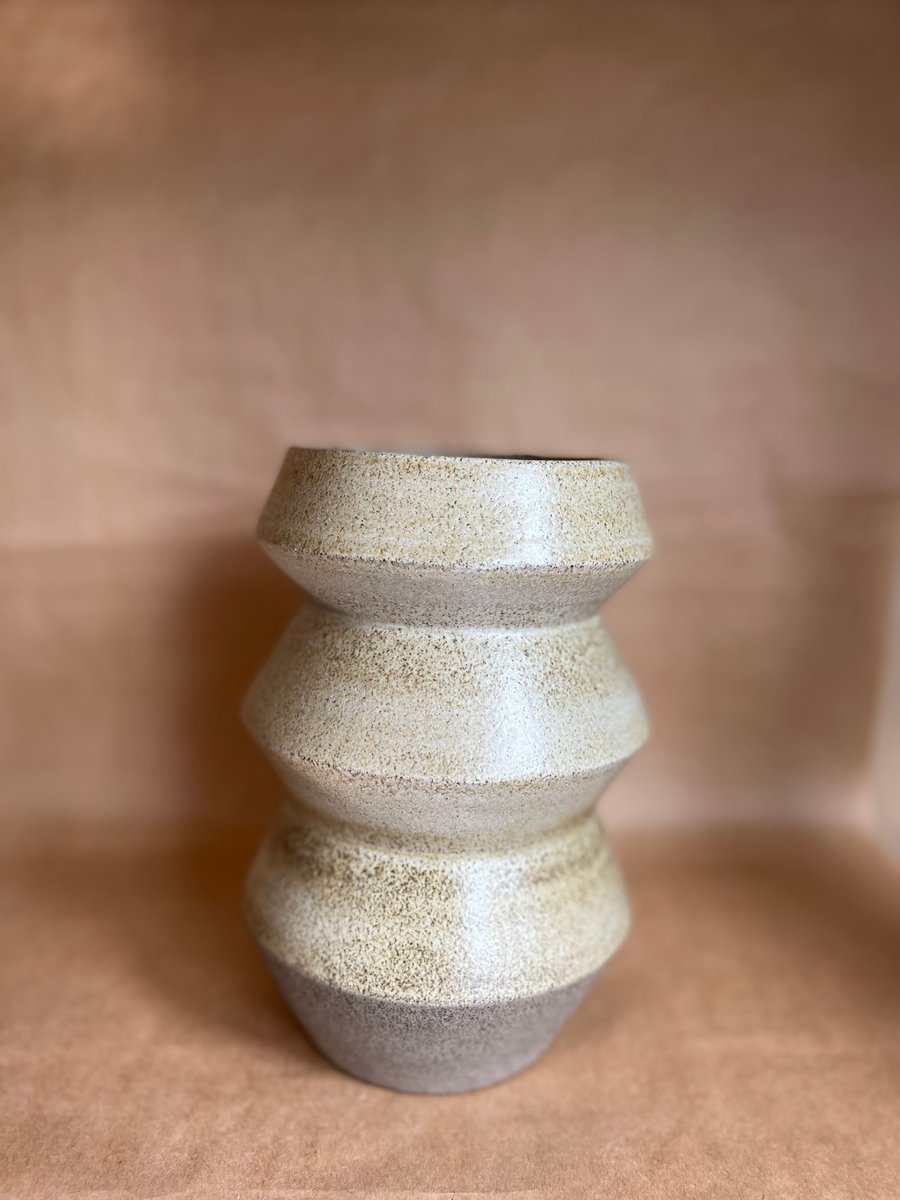Raukura Vase - Kirikiri | Thea Ceramics