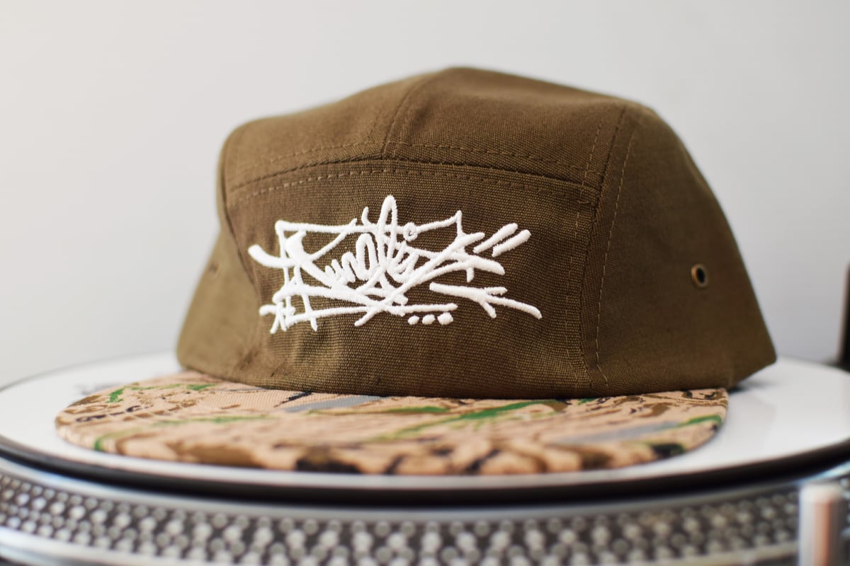 DRUM & BASS 5 PANEL STRAPBACK HAT "JUNGLIST" - BROWN/WOODLAND CAMO ...