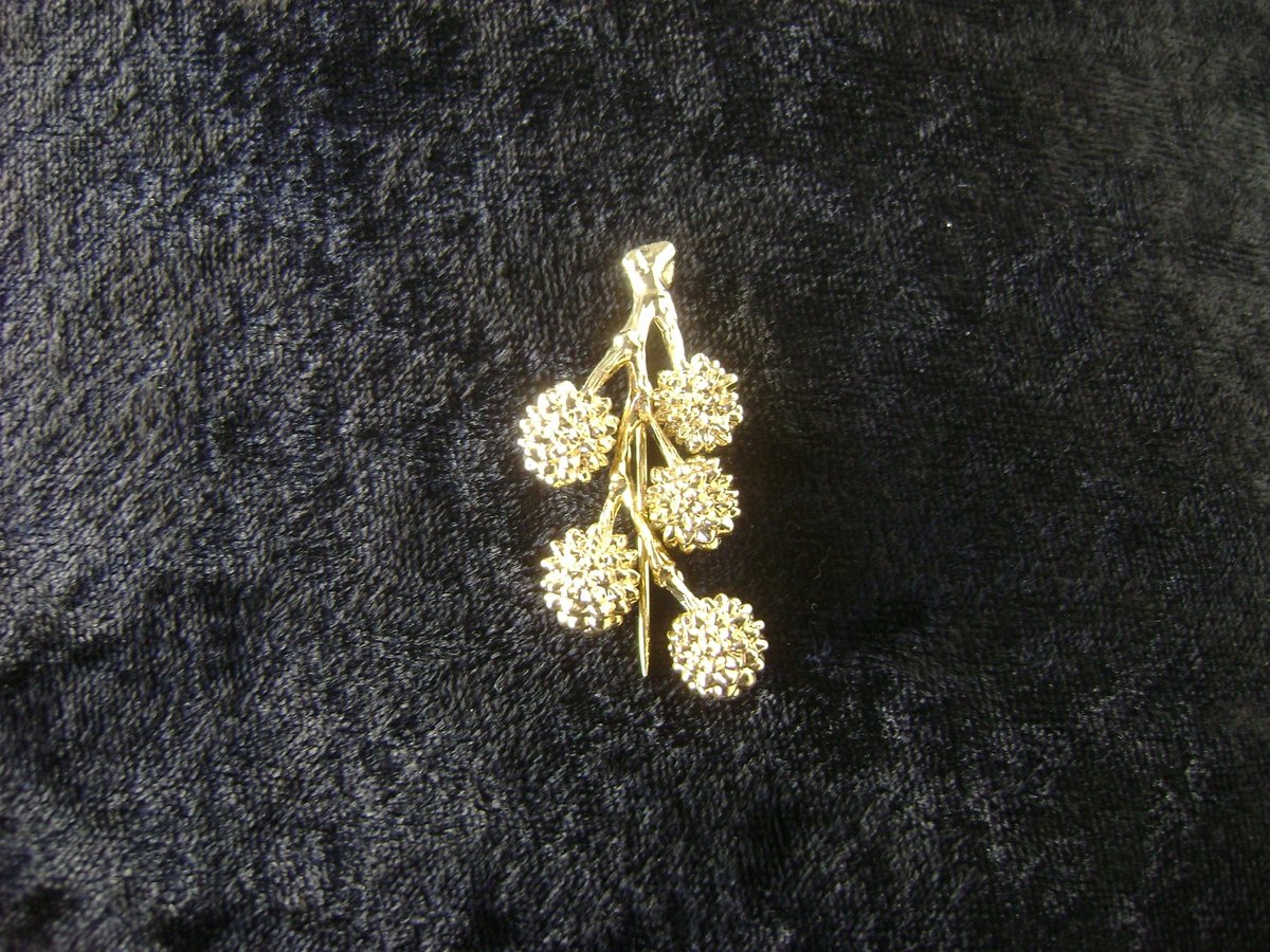 Metal Effects — GOLDEN WATTLE STICK PIN J30002