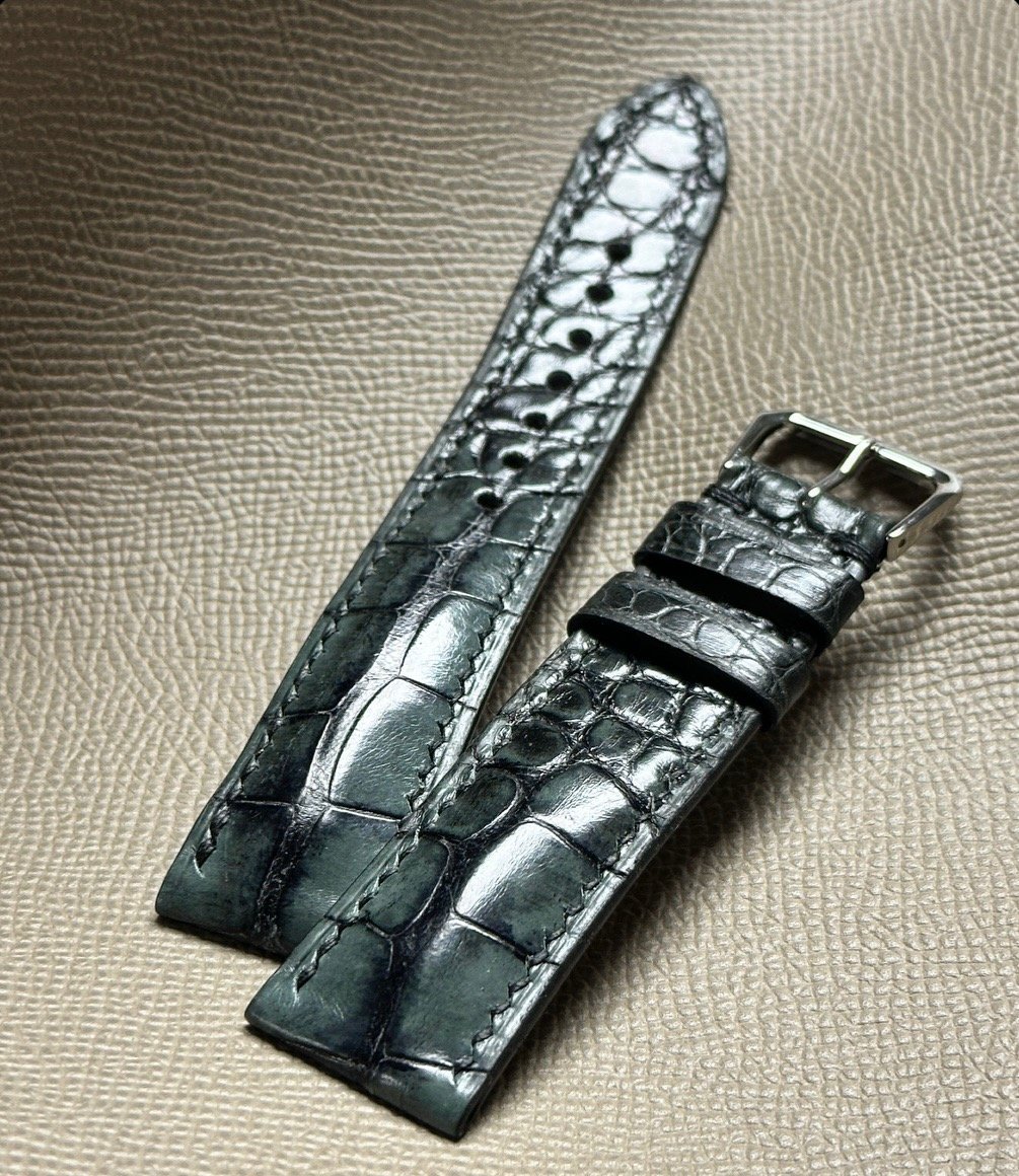 Antique Grey Alligator - Padded Horizontal Cut Watch Strap | Huitcinq1988