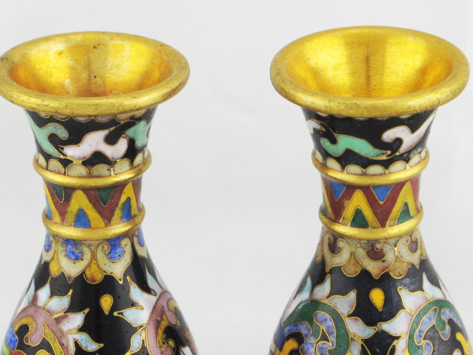 PAIR OF VINTAGE CHINESE CLOISONNE FLOWER VASES WITH GOLD TRIM | Baum ... PAIR OF VINTAGE CHINESE CLOISONNE FLOWER VASES WITH GOLD TRIM | Baum ...