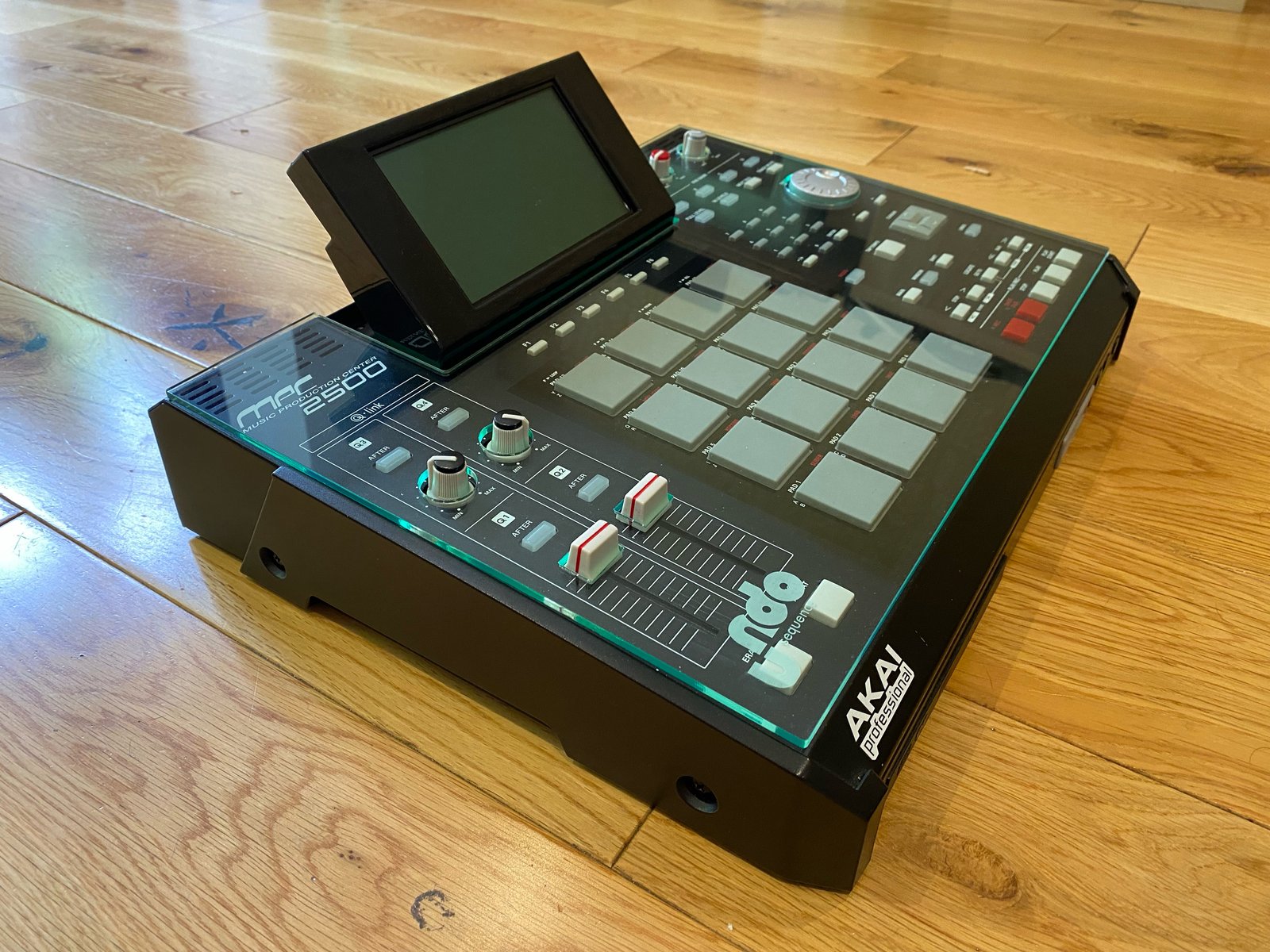 Akai MPC 2500 ACRYLIC COVER | Undosequence
