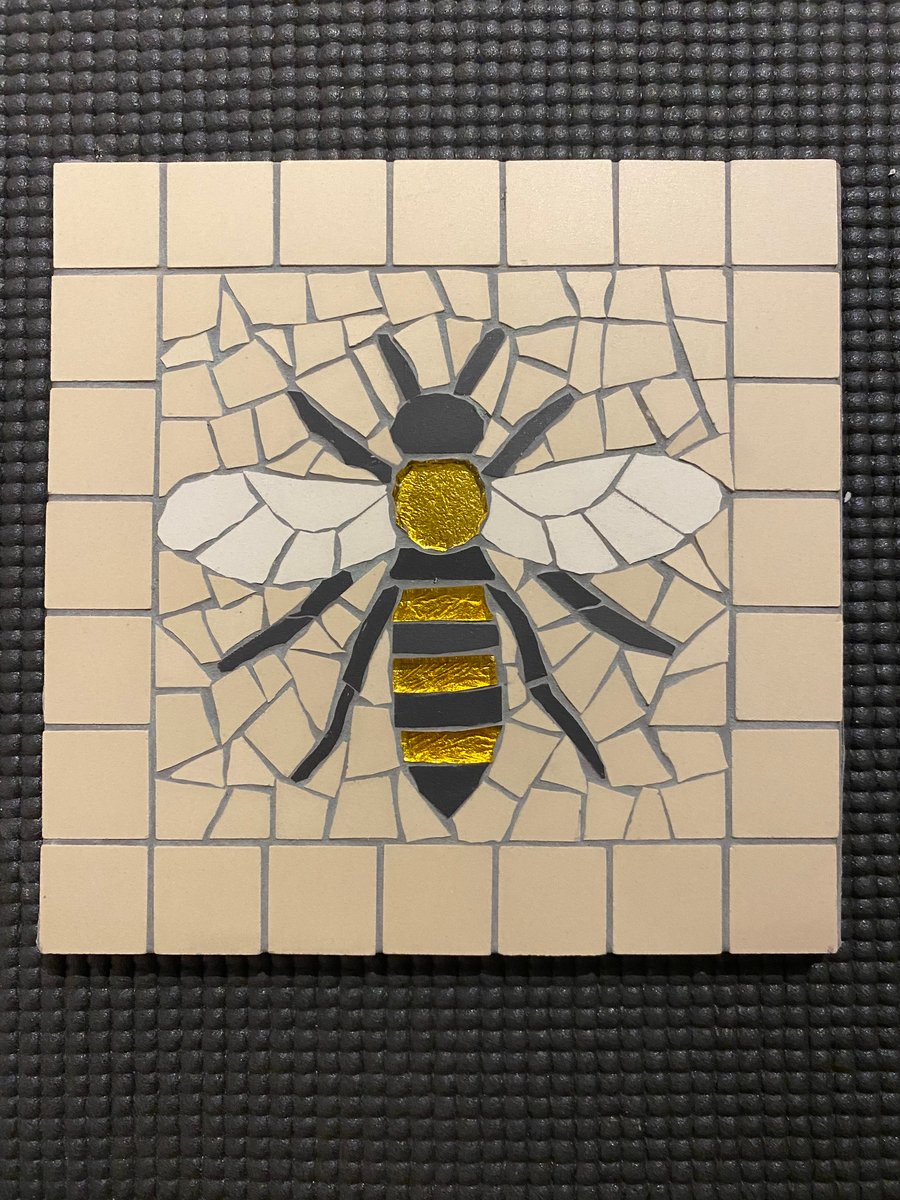 GOLDEN BEE MOSAIC | Amanda McCrann || Mosaic & Mindflow