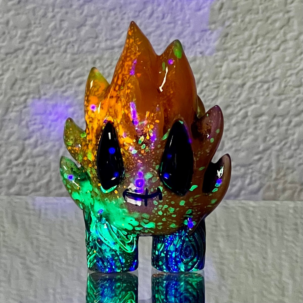 NYCC 2023 PearlescentKin Spark | House of Leecifer