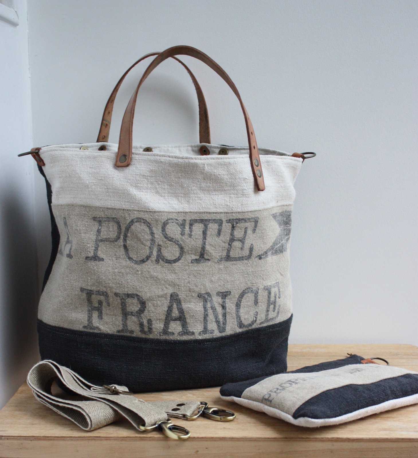 ENSEMBLE SAC CABAS LA POSTE FRANCE GRIS ORAGE + POCHETTE ASSORTIE. / Le ...
