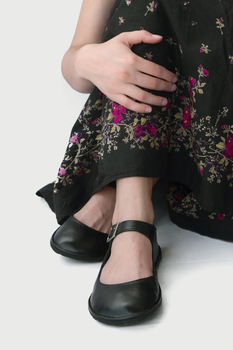 Alma Libre in Wrinkly Black | The Drifter Leather handmade shoes