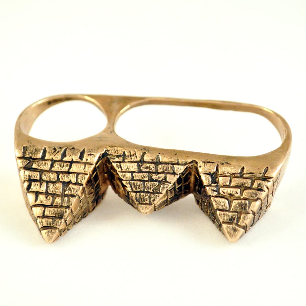 3 Finger Pyramid Ring bronze / Lillian Crowe