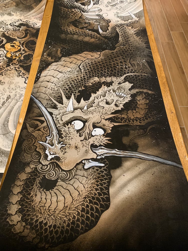 Rising dragon scroll / Luca Mamone