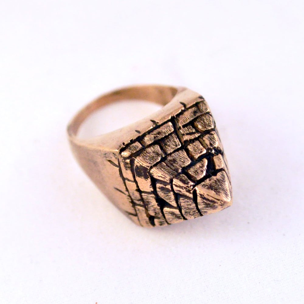 Large Pyramid Ring / Lillian Crowe