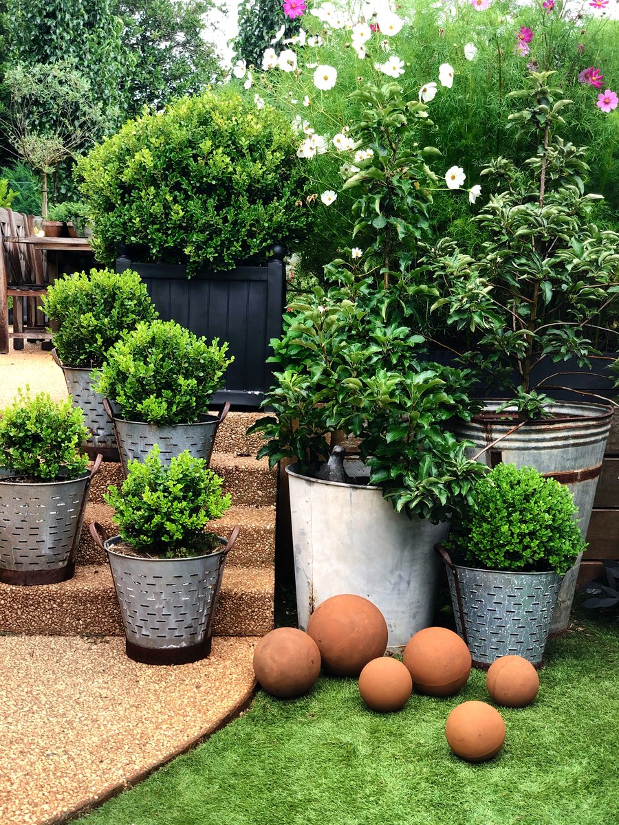 Rusted Garden Sphere | Harolds Finishing Touches