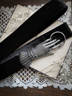 The hand of comfort belt (Velvet) | In Her Bones