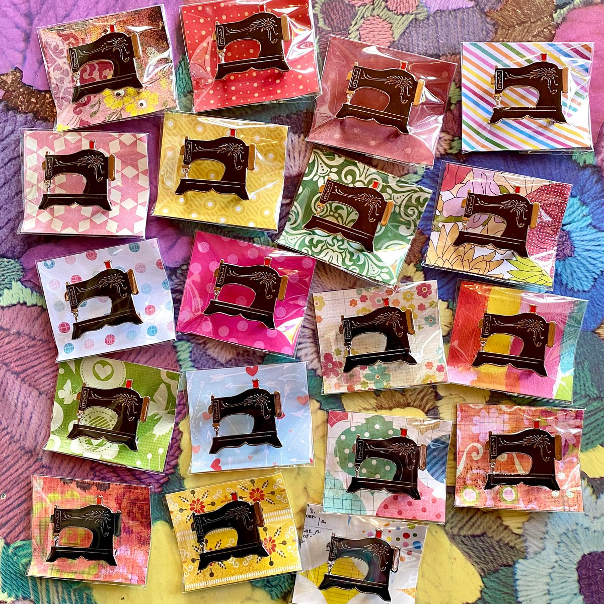Sewing machine brooch | The Crafty Squirrel