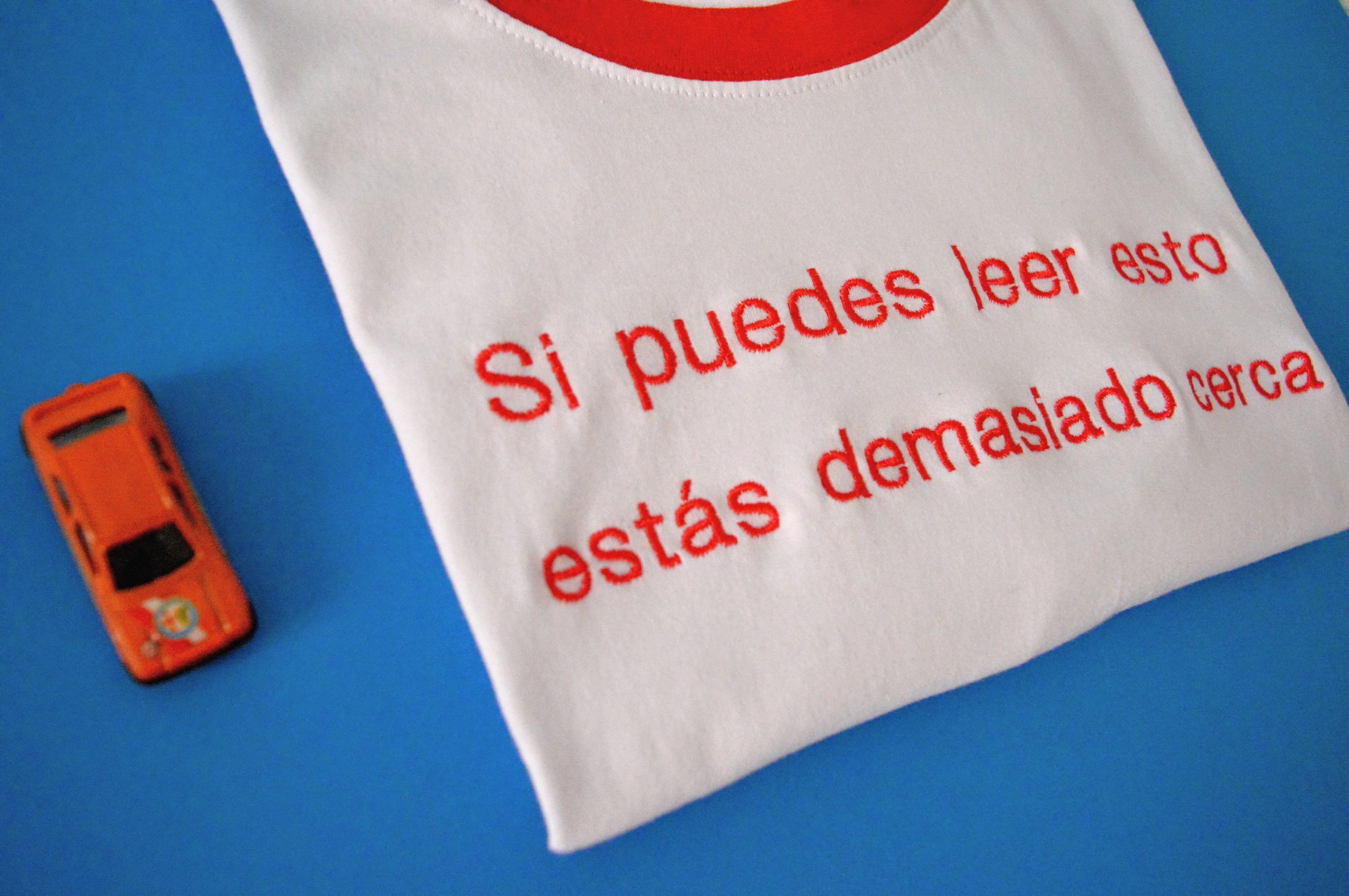 Si puedes leer esto, estás demasiado cerca | casadilema.bigcartel.com Si puedes leer esto, estás demasiado cerca | casadilema.bigcartel.com