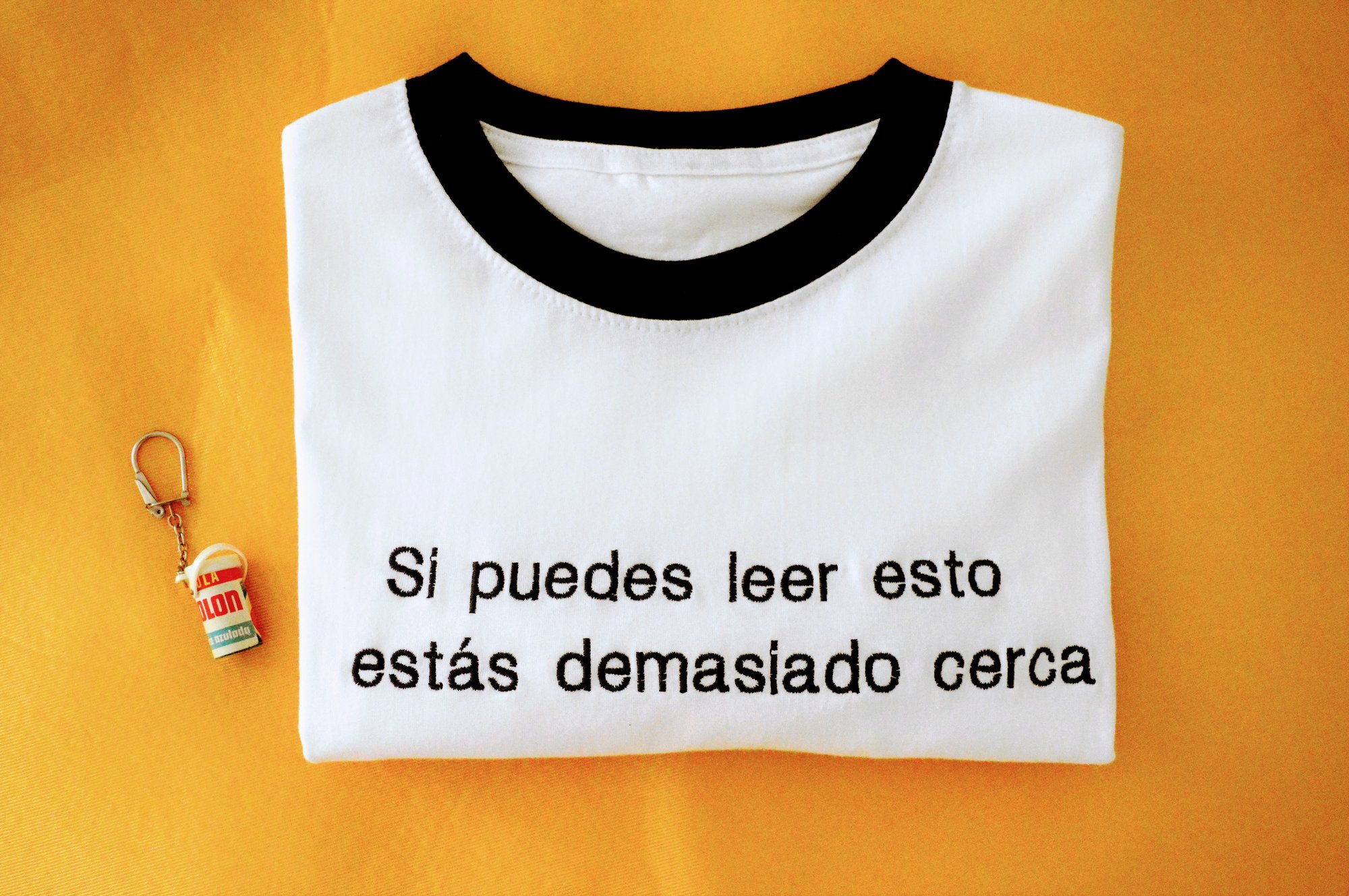 Si puedes leer esto, estás demasiado cerca | casadilema.bigcartel.com Si puedes leer esto, estás demasiado cerca | casadilema.bigcartel.com