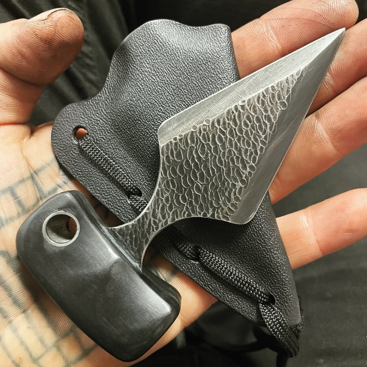 Push Dagger | Pitch Black Forge