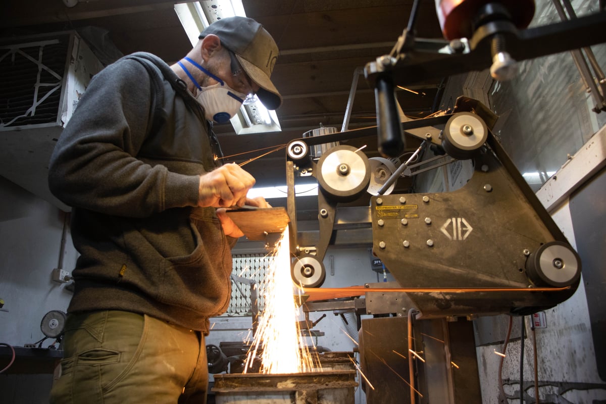 Knifemaker training (freehand grinding) | DB BLADES