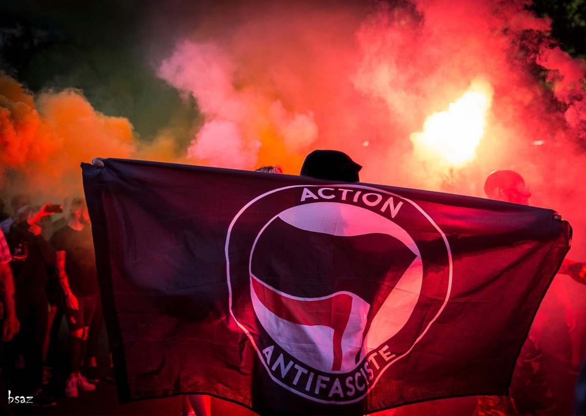 DRAPEAU ACTION ANTIFASCISTE 150/90CM OU 90/60 CM | STICKERS DETER