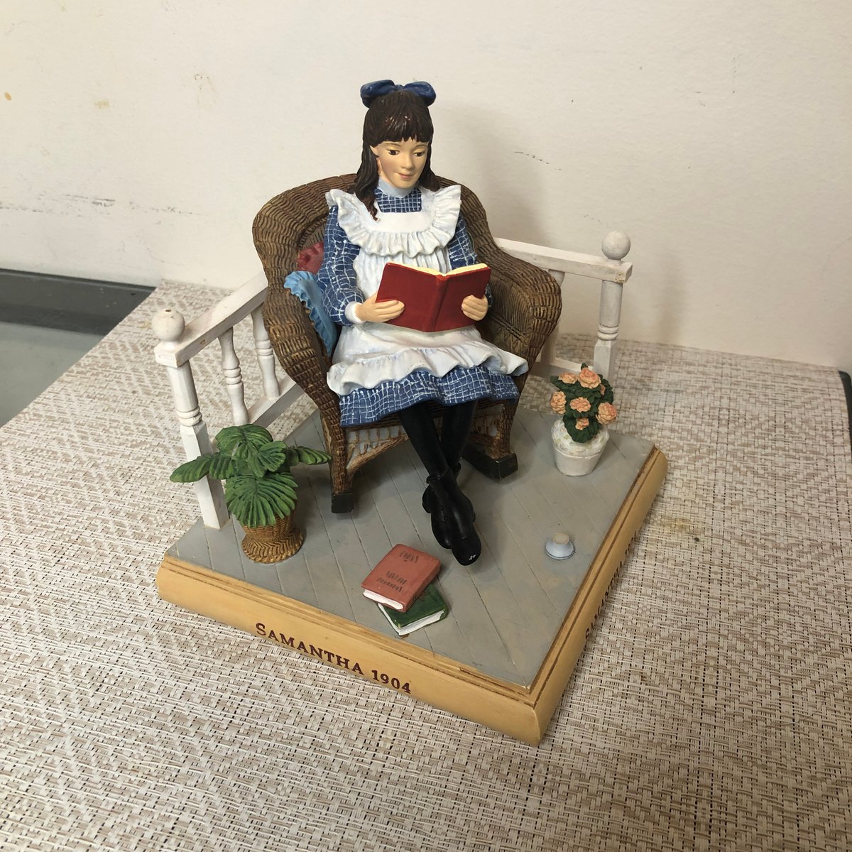 American Girl x Hallmark Samantha 1904 Single Bookend | HunaHuna