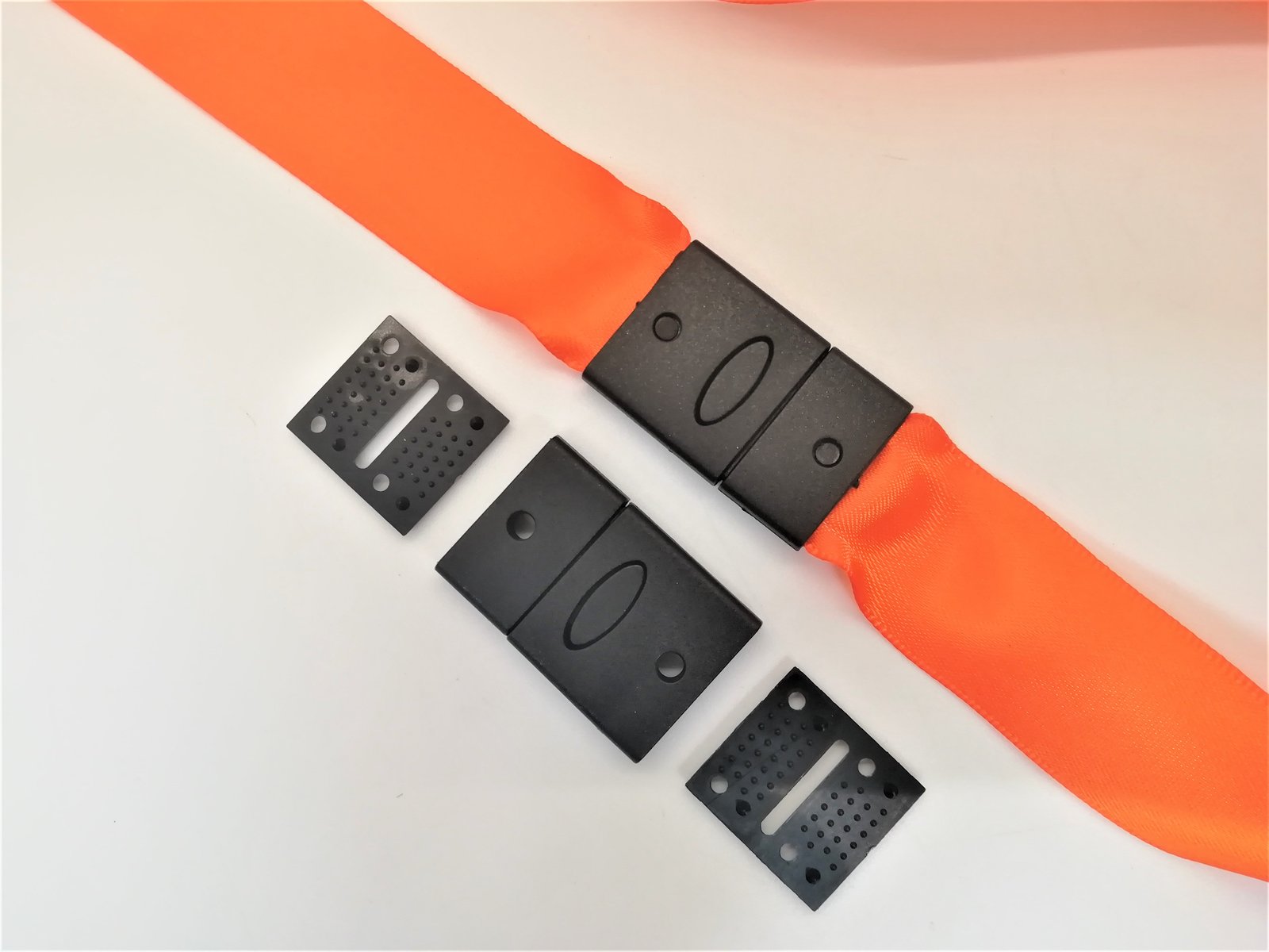 Breakaway lanyard clasp store