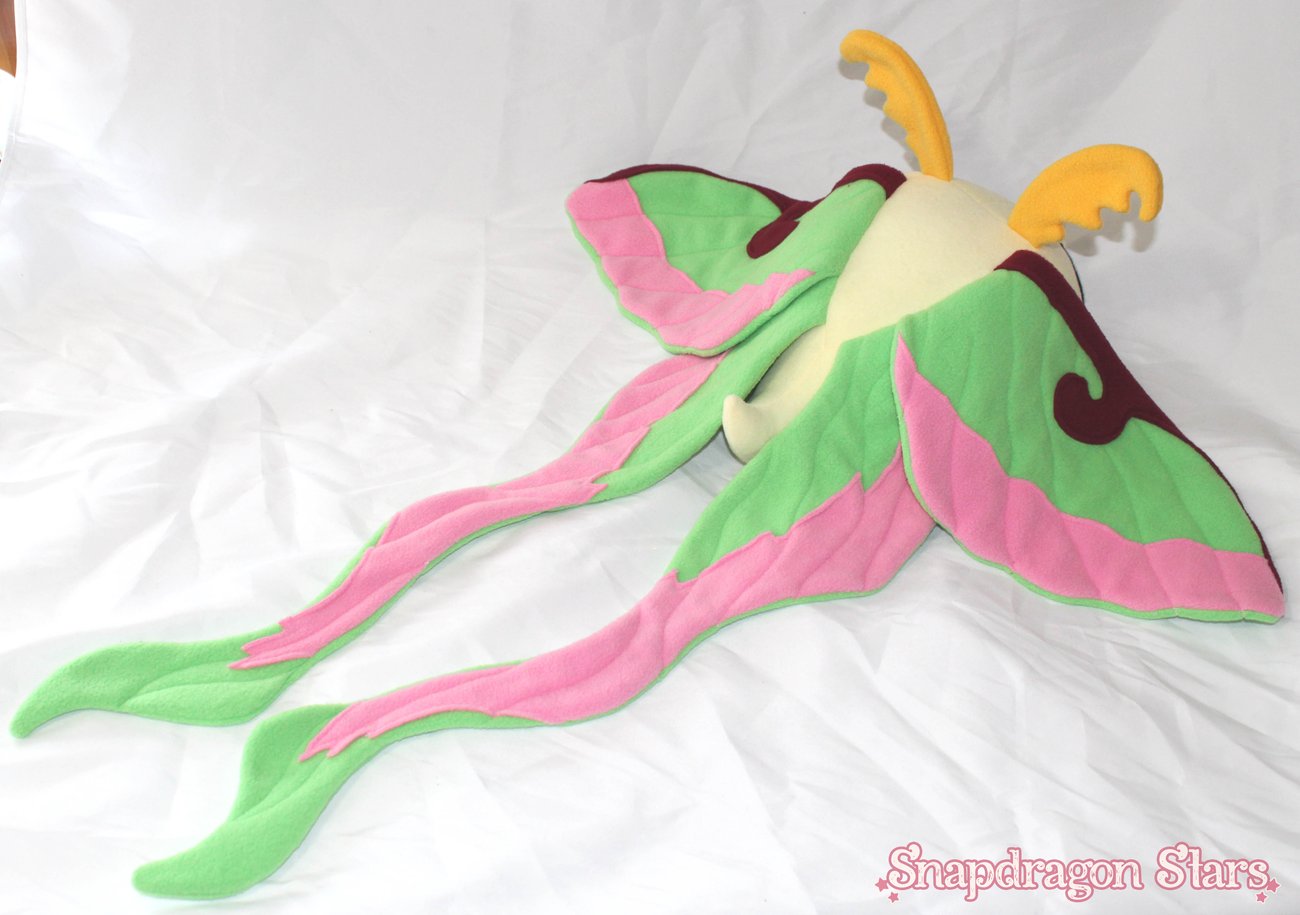 chinese-moon-moth-plushie-snapdragon-stars