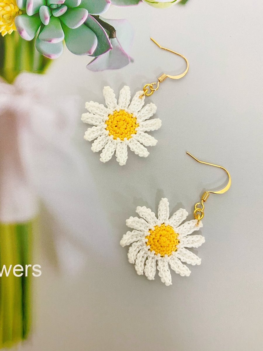 Daisies Earrings - Micro Crocheted | Cecilia Crochet