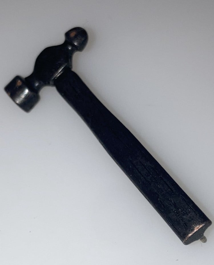 Dark Metal Hammer Pin | AKRON 81 SUPPORT GEAR