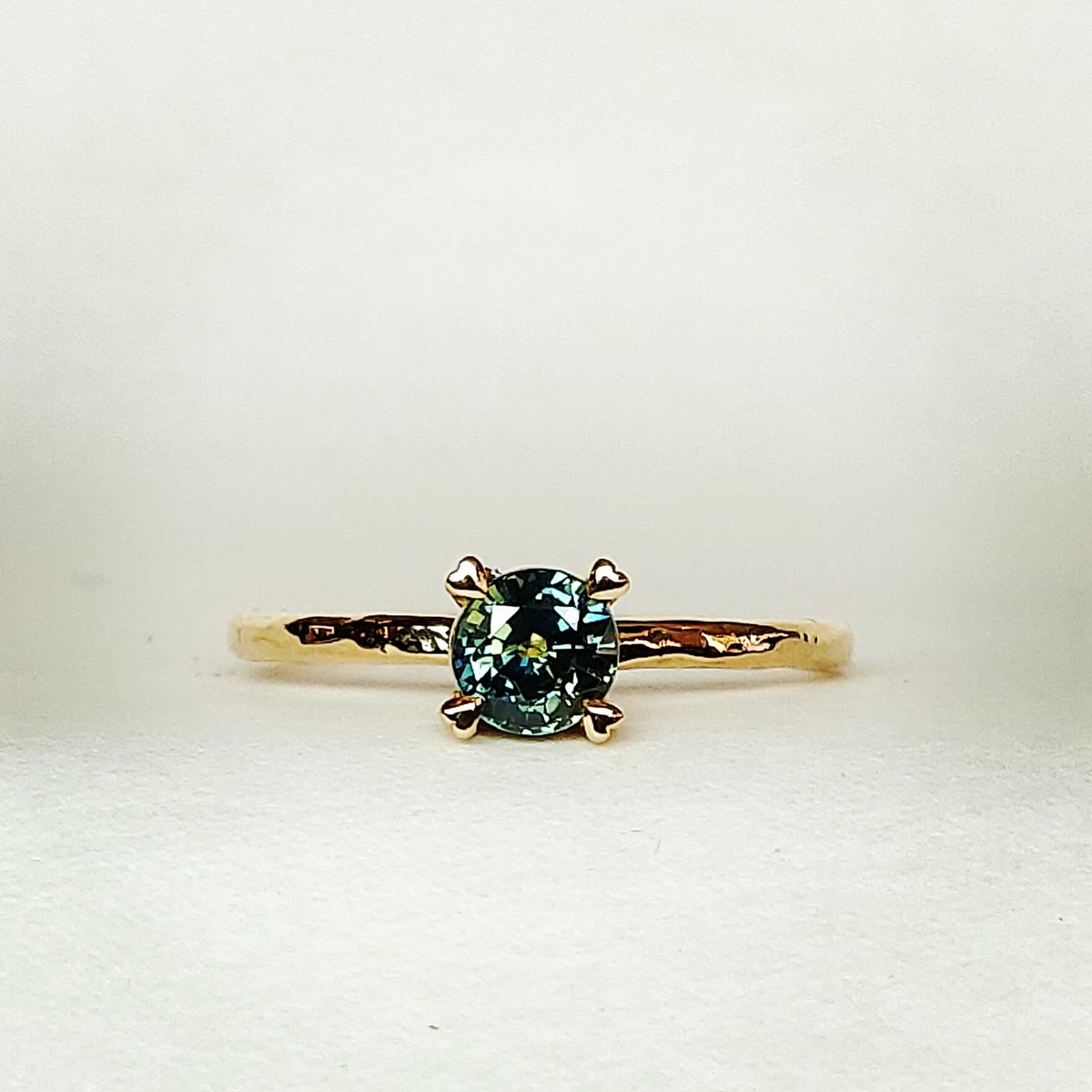 Rose gold sapphire / emenel goudsmeden
