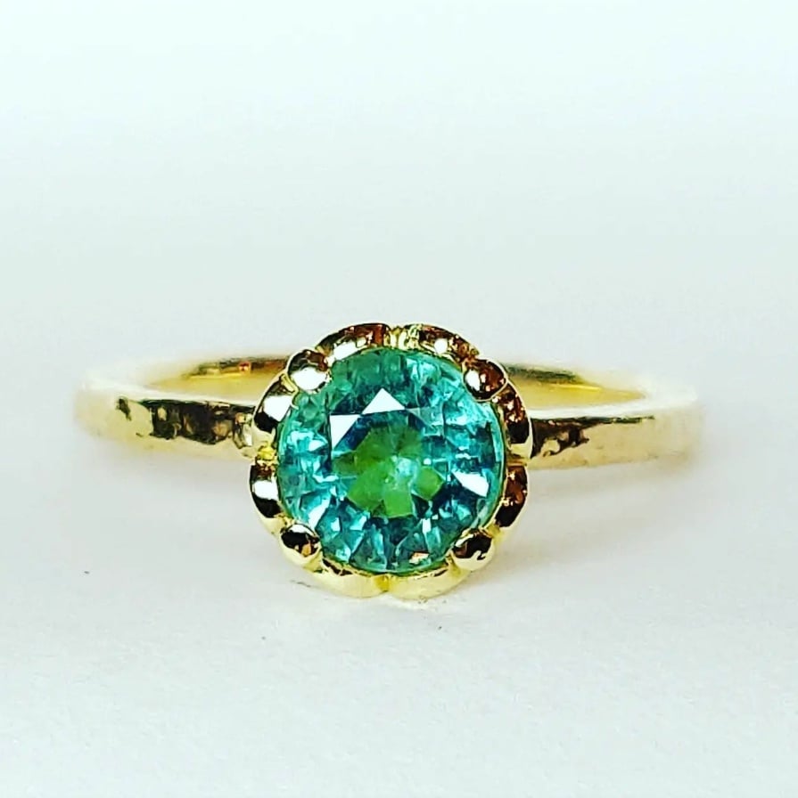 Emerald solitaire / emenel goudsmeden