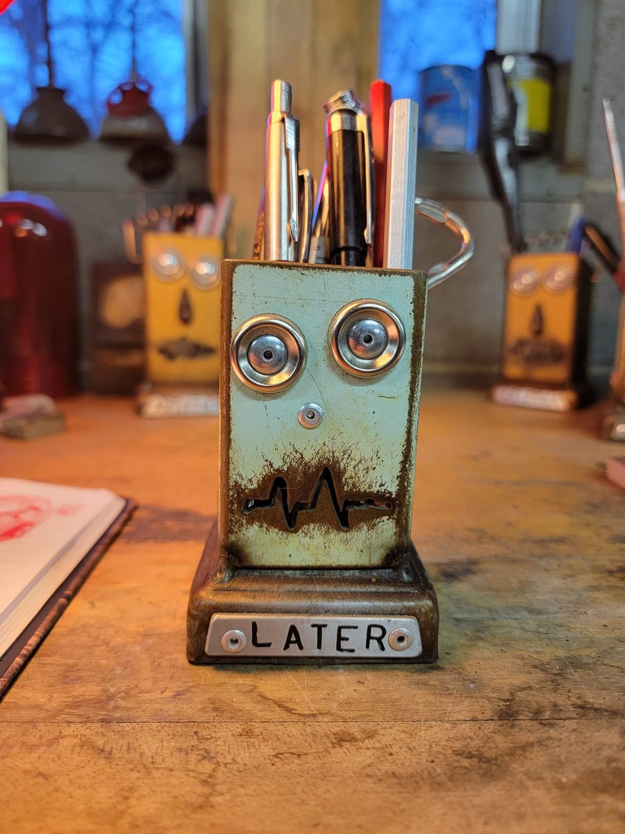 Recycled Robot desk organizer Later / VOIGT EMPORIUM