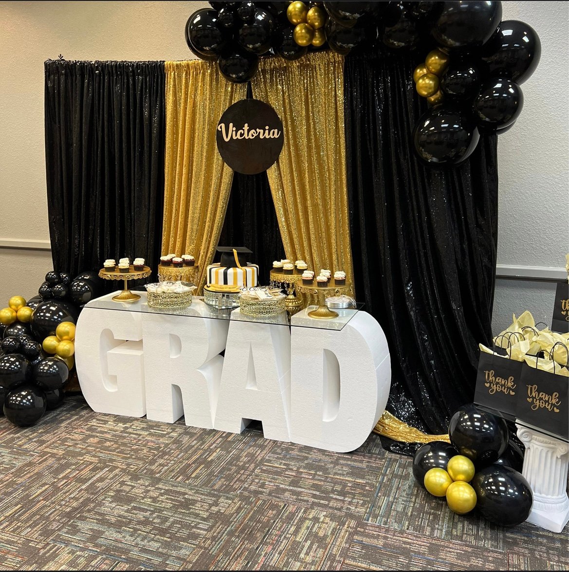 GRAD TABLE | Majestic Moments Photo Booth LLC