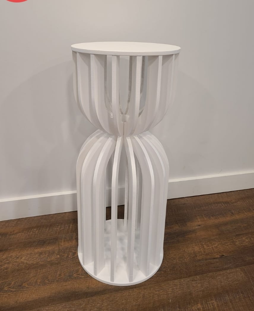 Modern style ripple cake stand white | PKLux Party Rentals