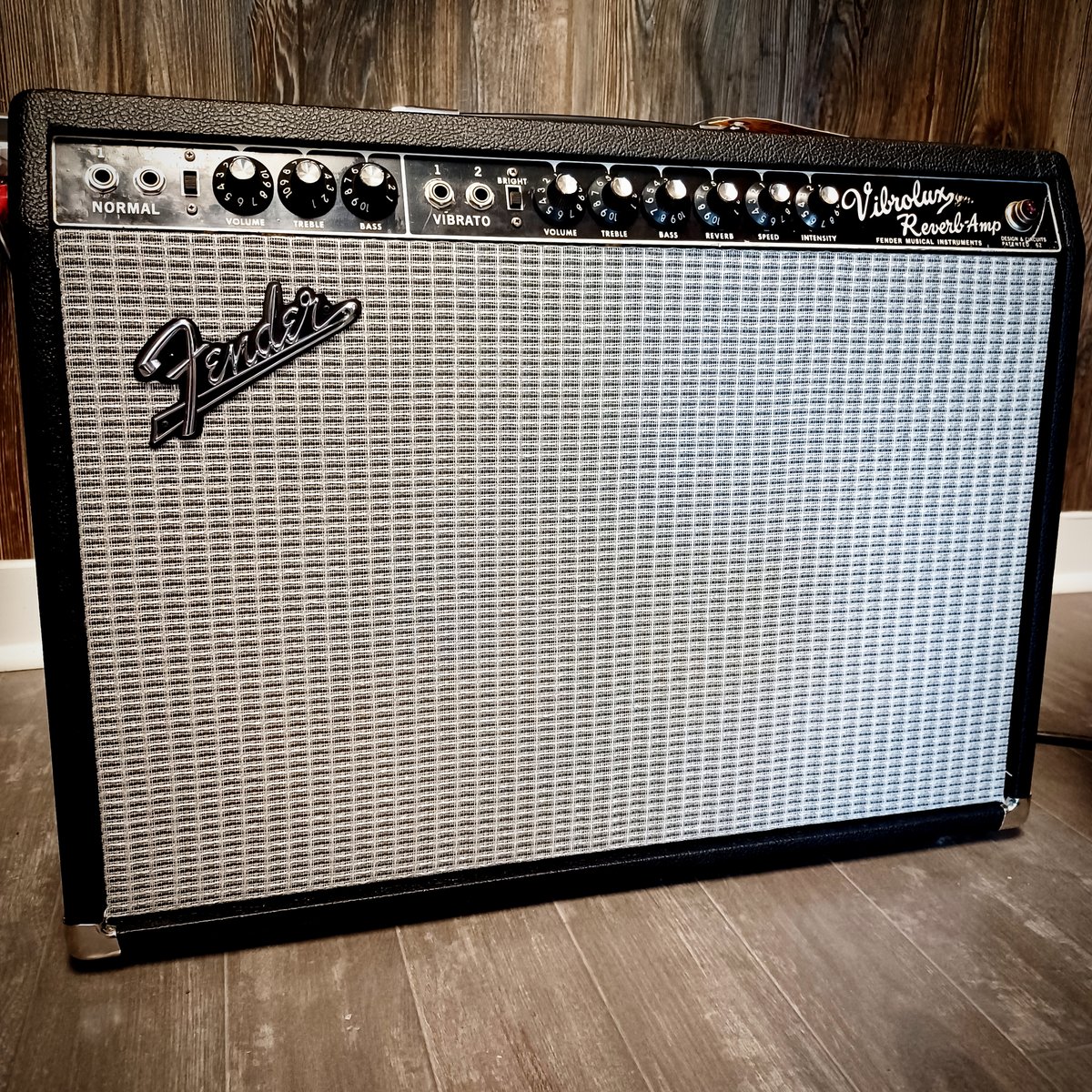 1965 FENDER VIBROLUX REVERB | BARBARIAN ELECTRONICS