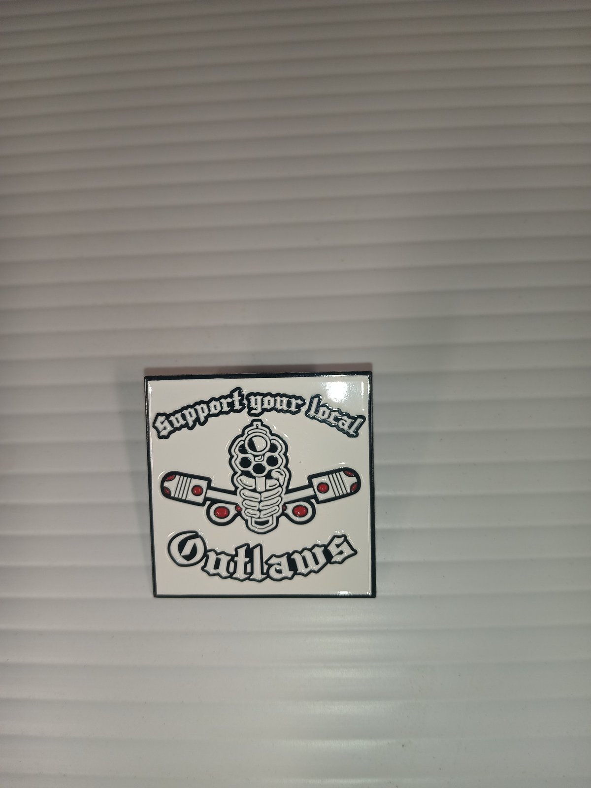 Support pin 1 / Outlaws apparel