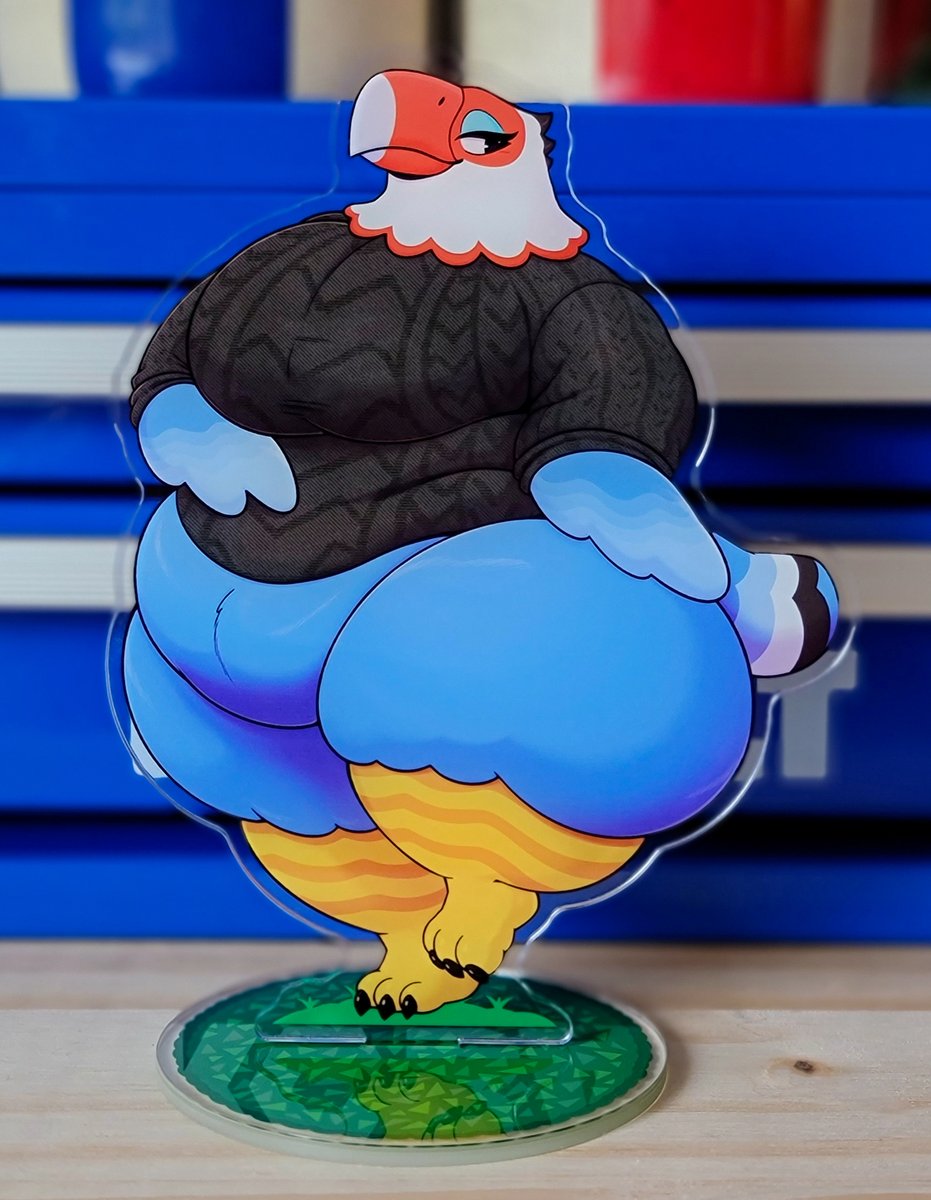 Amelia Standee | Bleucan