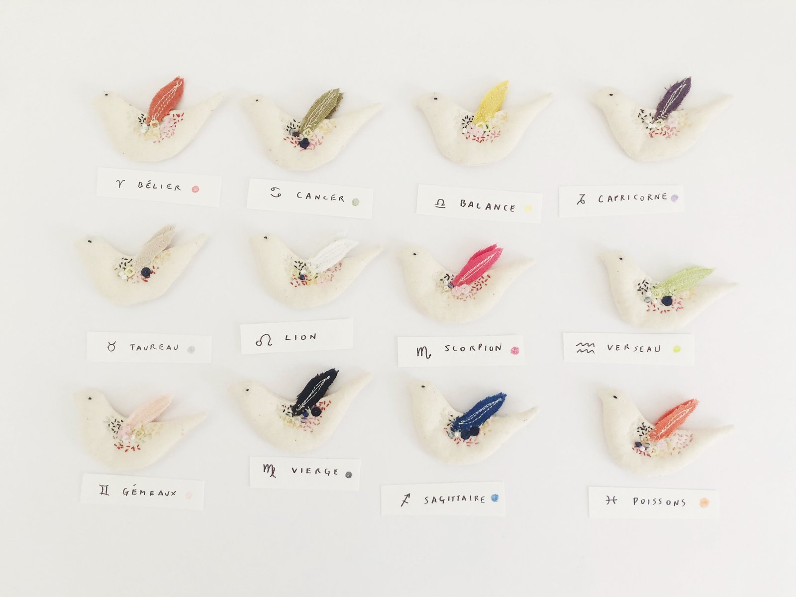 Lucky bird brooch / cocon