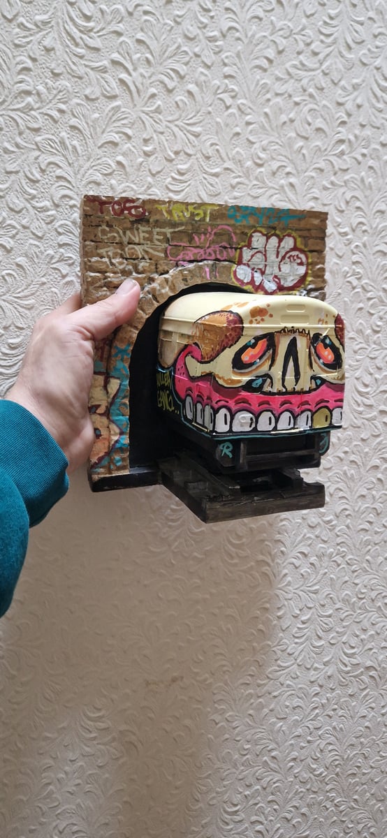 SKULL Train (resin London underground) | sweet toof