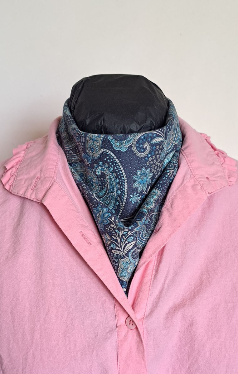Ashleigh Design Neck Scarf (full coverage, comfortable and stylish ...