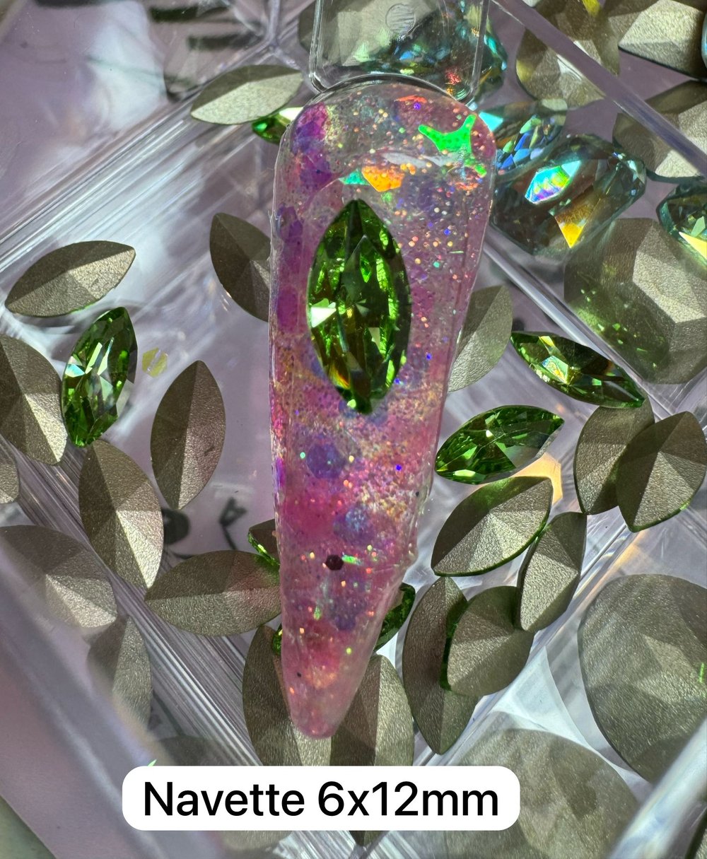 Zulay Crystals-PERIDOT - Chaton Crystals | Zulay's Nails