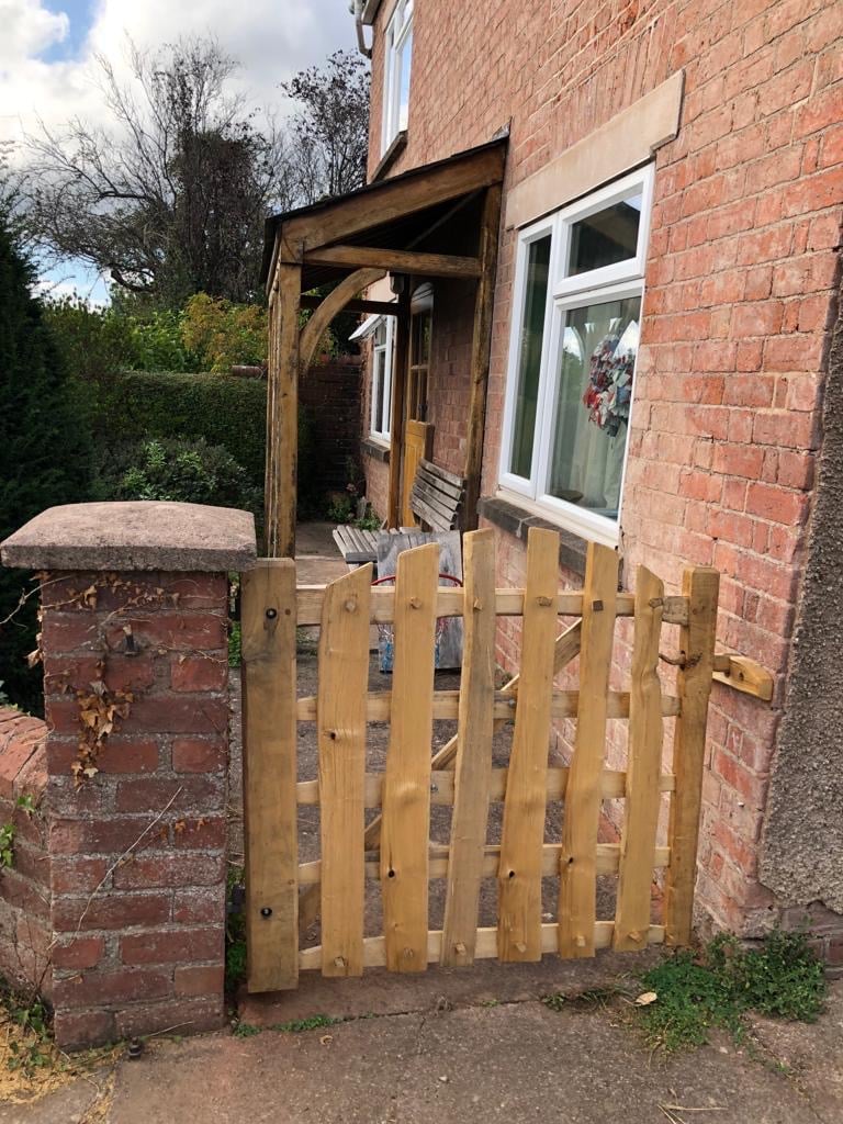Cleft chestnut gates | www.touch-wood