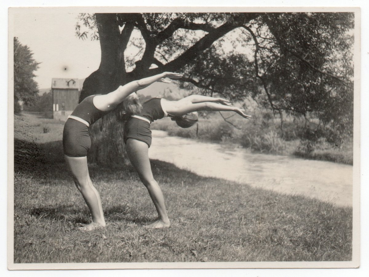 Anonyme: two women doing gymnastic exercises, Germany ca. 1930 | Bazar ...