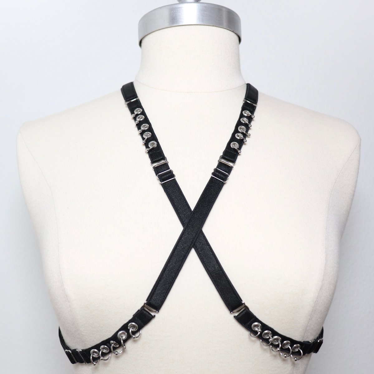 Multi-positions elastic mini harness with eyelets and piercings | Forvitni