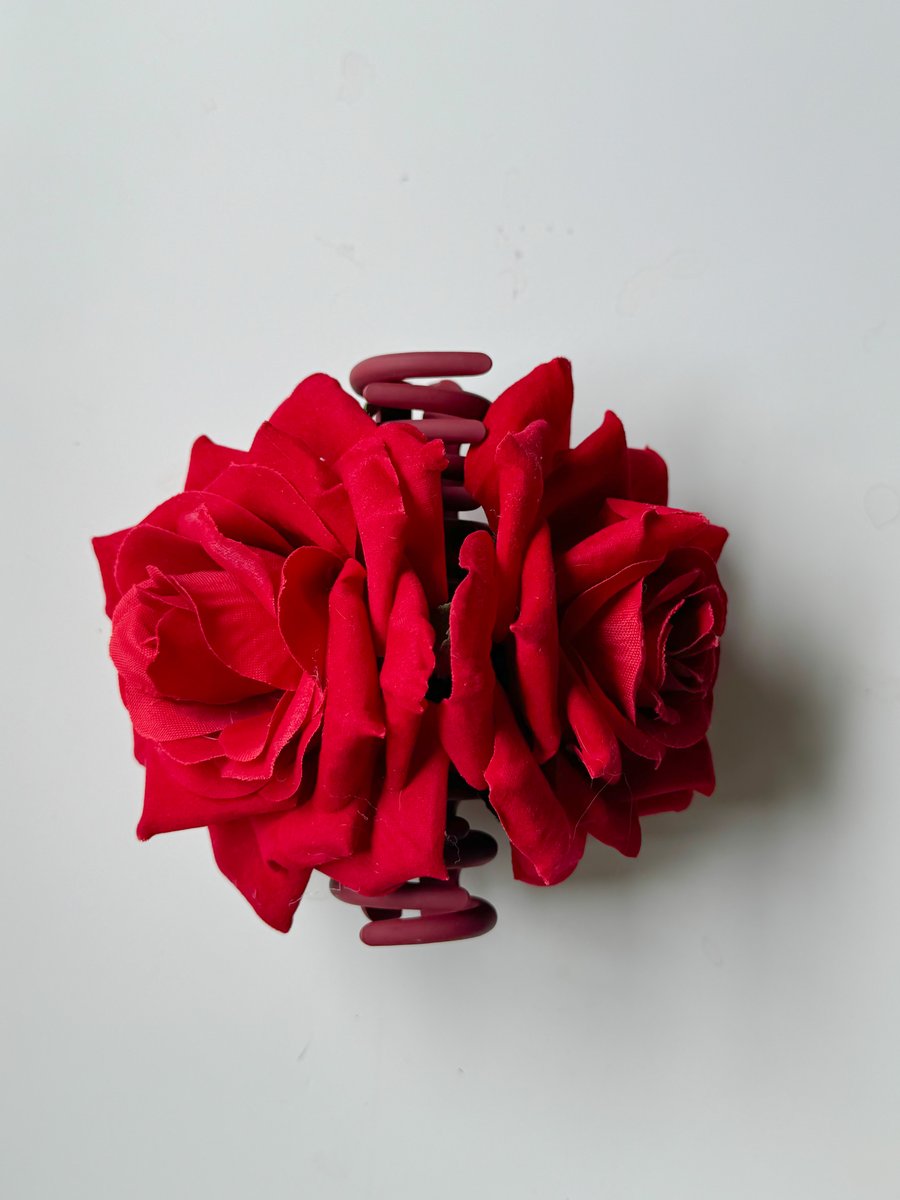 red rose claw clip | Operose store