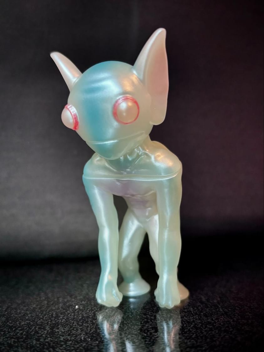 Hyper Cryptid Sofubi Series 1: The Hopkinsville Goblin Glow In The Dark ...
