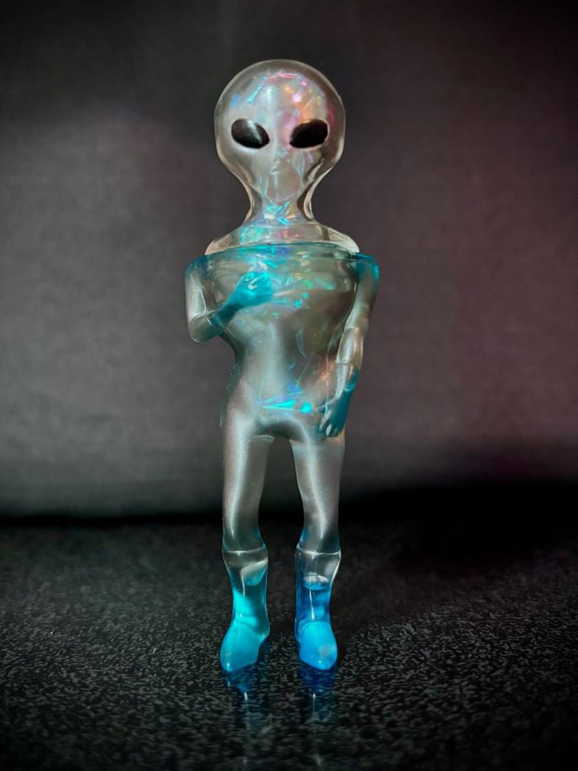 Hyper Cryptid Sofubi Series 1: Grey Alien Crystal Version | StudioKabuto