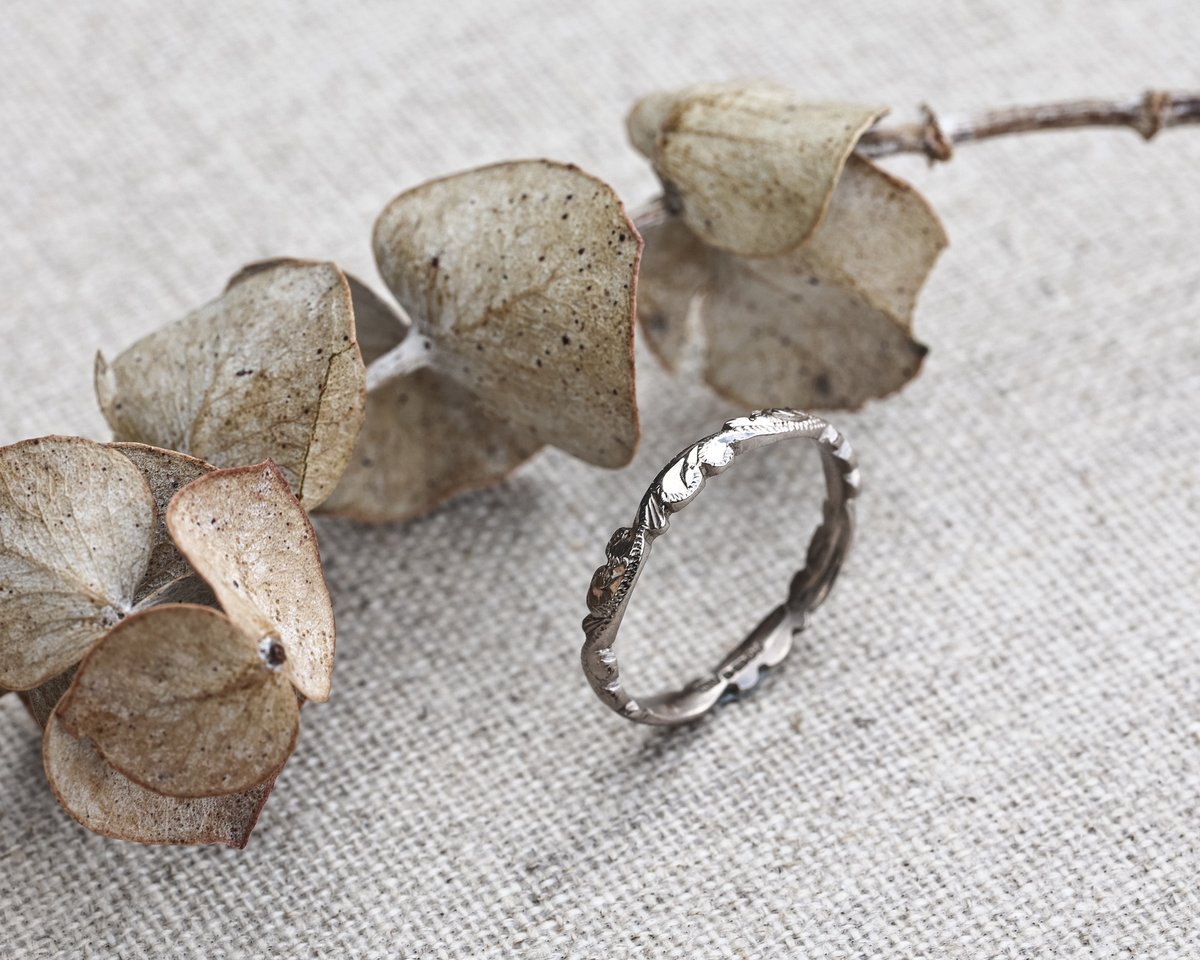 18ct white gold 2.5mm floral carved ring | RUST jewellery