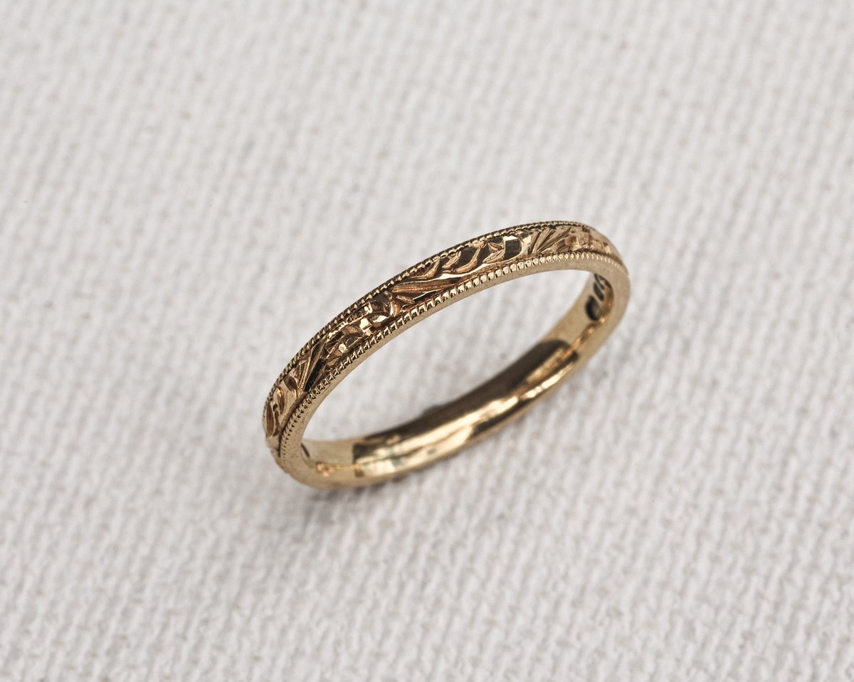 18ct Yellow gold, 2mm court, Floral and milled edge engraved ring ...