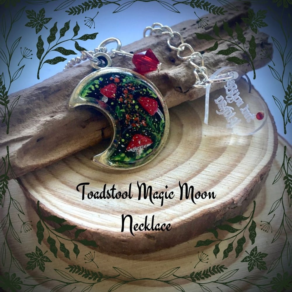 Daisy Moon Resin Necklace in Antique Silver | Bijou but Deadly