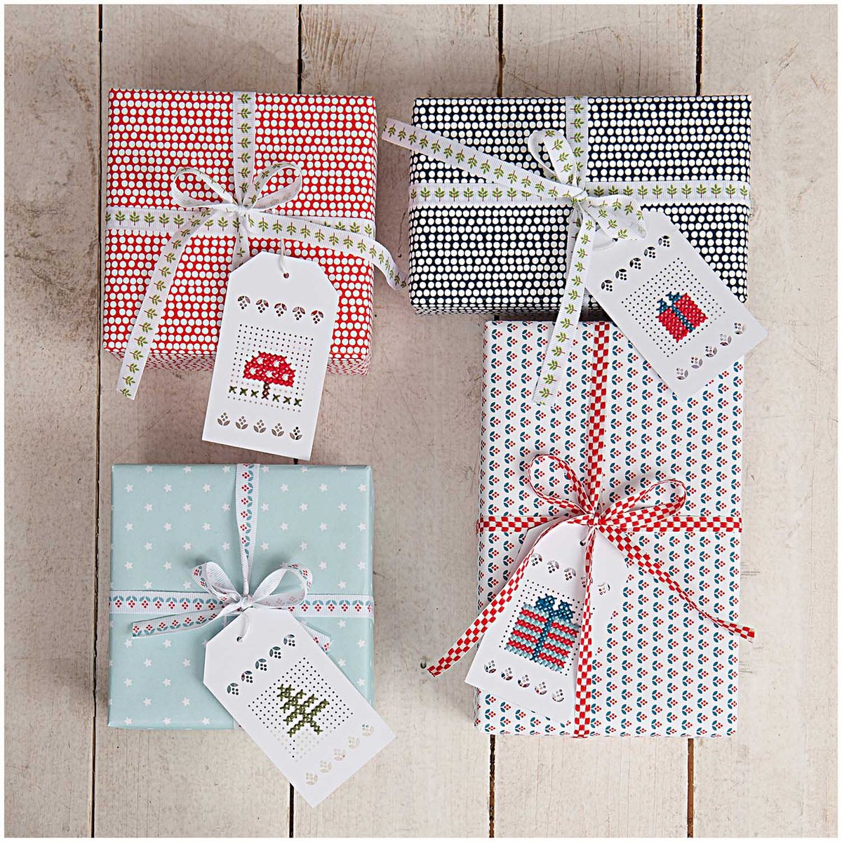 Stitchable Gift tags | The Crafty Squirrel