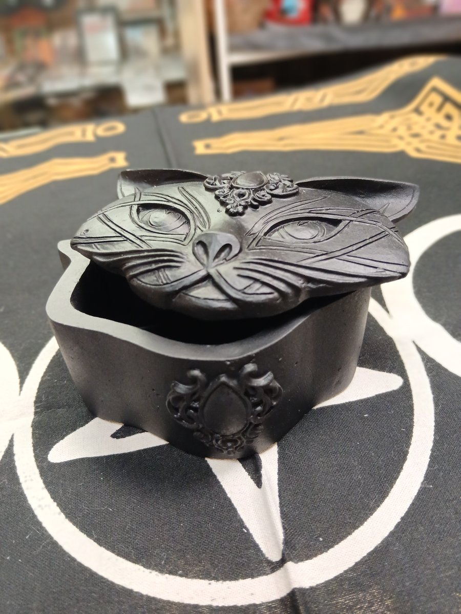 Statuary | The Magic Parlor