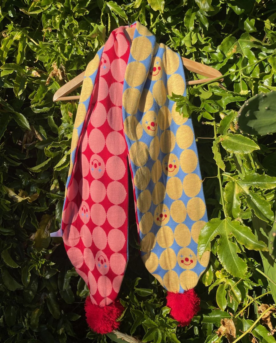 Clown Pompom Scarf | [ mapurl ]